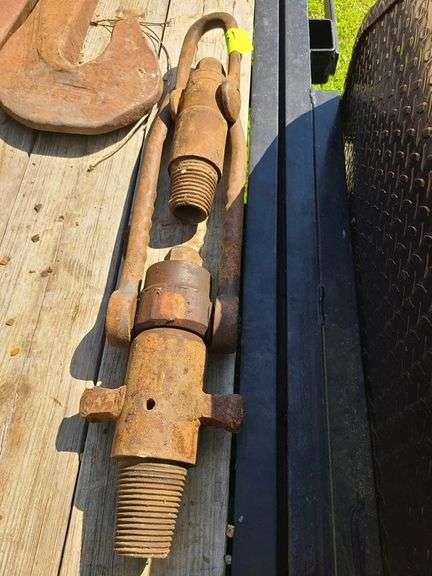 Various sized pipe pick-ups - Parrott