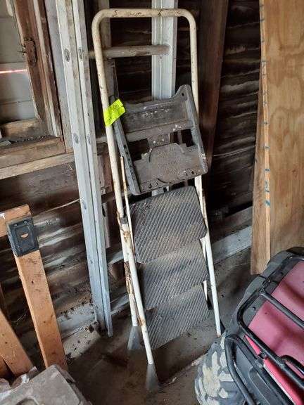 8 foot extension ladder, and Costco 3 step step ladder - Parrott ...