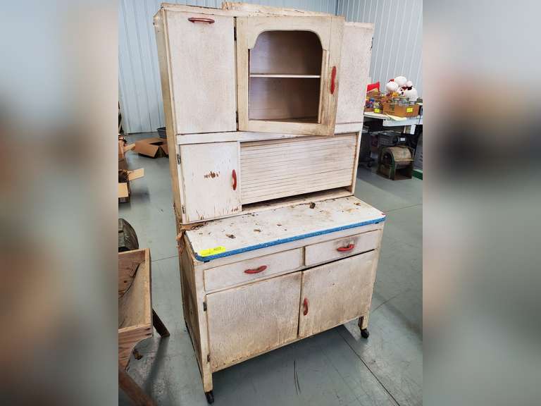 Roll-around cabinet - Parrott Marketing Group