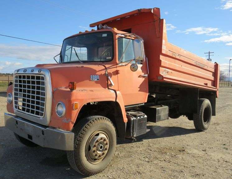 T-178 1975 Ford 800 Dump Truck - Pickett Auction Service
