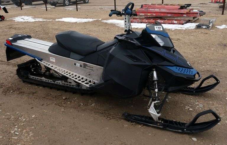 T-969 2011 Ski-Doo 800 Snowmobile - Pickett Auction Service