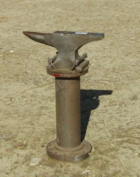 Z-1002 Anvil & Stand - Pickett Auction Service