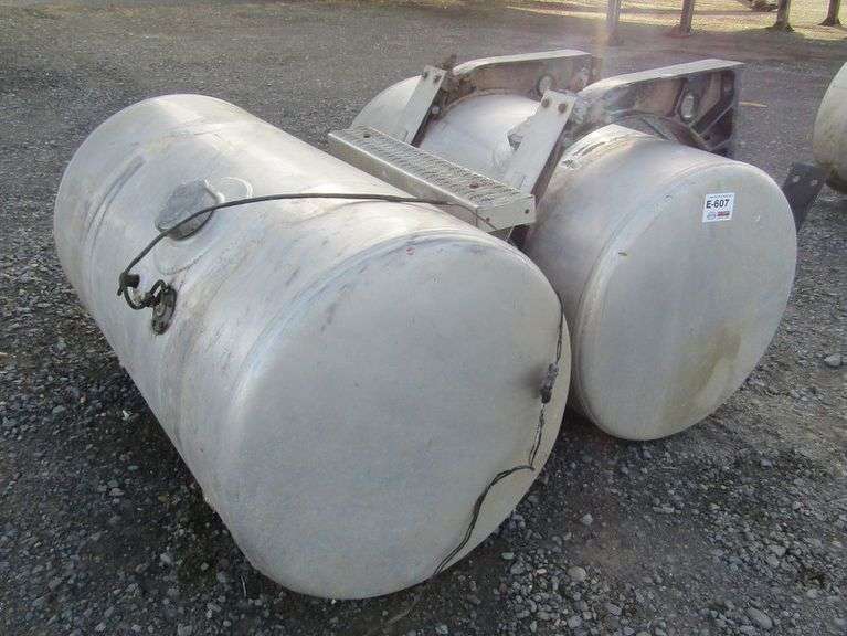 E-607 Aluminum Truck Fuel Tanks (2) - Pickett Auction Service