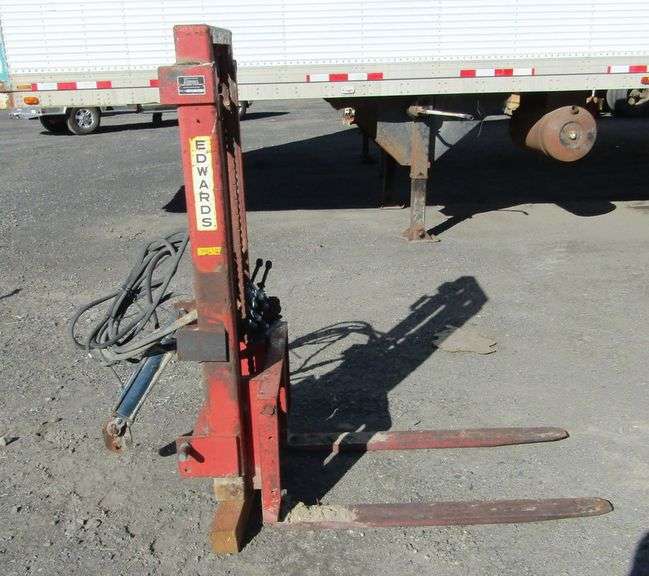 E-585 Edwards 3-Point Pallet Forks - Pickett Auction Service