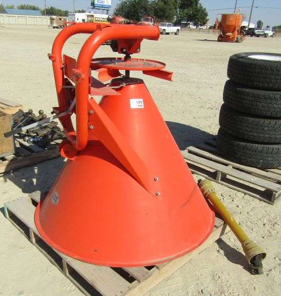 Z-525 3-Point Broadcast Spreader - Pickett Auction Service