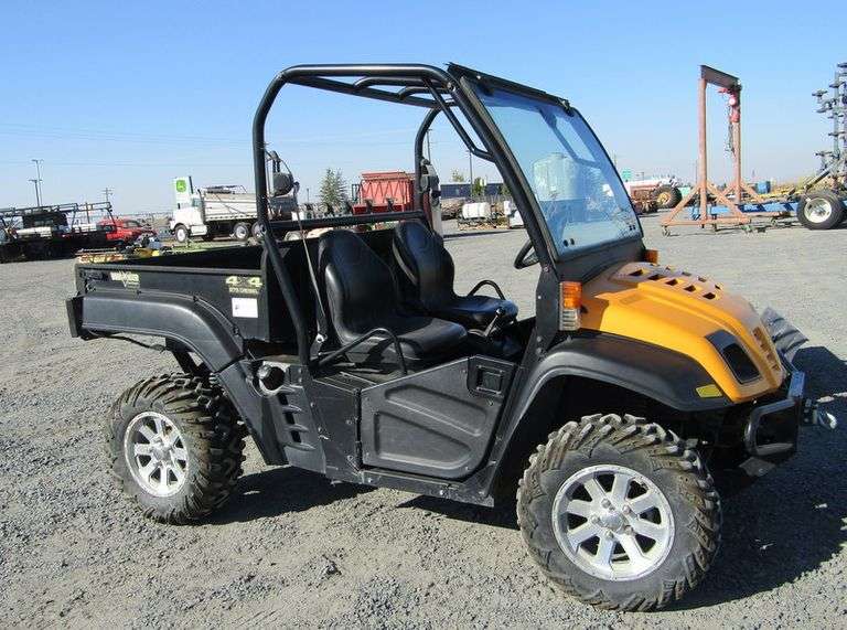 E-510 2014 Cub Cadet Volunteer 4X4 Side By Side - Pickett Auction Service