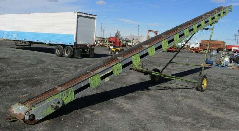 E-568 John Deere 428 PTO Elevator - Pickett Auction Service