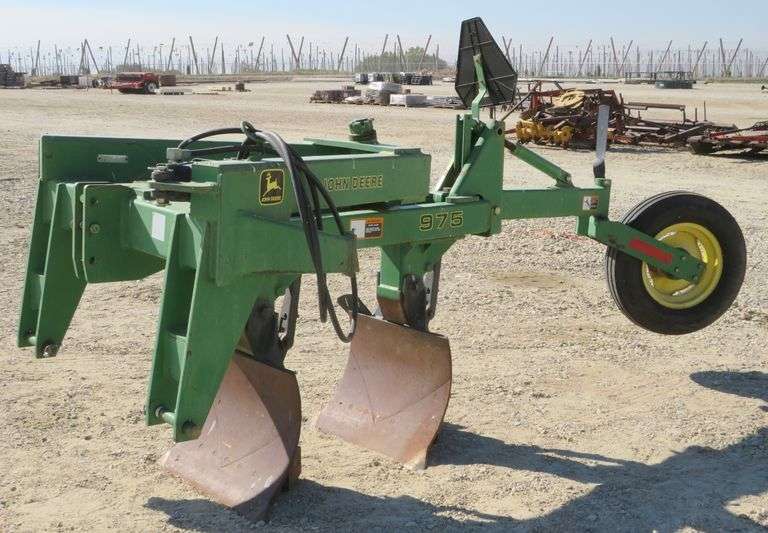 Z-452 John Deere 975 2 Bottom Switch Plow - Pickett Auction Service