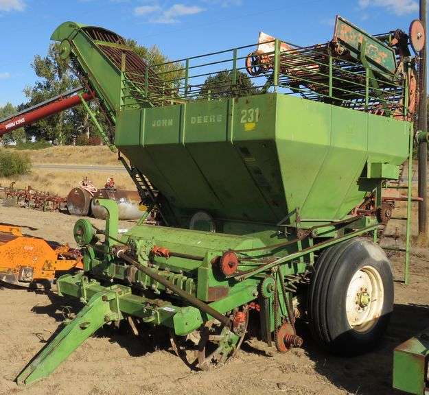 T-128 John Deere 231 Beet Digger - Pickett Auction Service