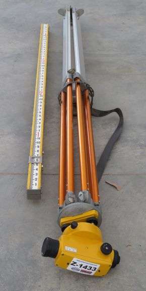Z-1433 Grade Rod + Transit - Pickett Auction Service