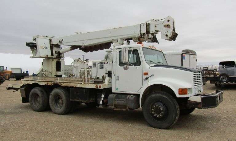 Z-1394 1992 International Digger Derrick Truck - Pickett Auction Service