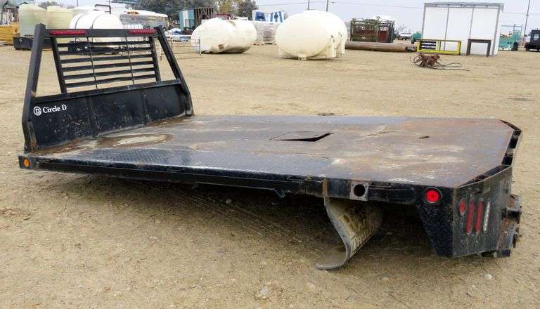 Z-1562 Circle D Flatbed - Pickett Auction Service