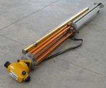 Z-1433 Grade Rod + Transit - Pickett Auction Service