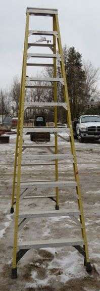T-368 Werner 10' Step Ladder - Pickett Auction Service