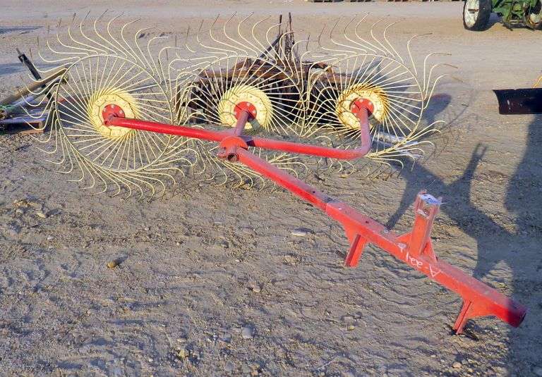 V-434 Sitrex 3 Wheel Hay Rake - Pickett Auction Service