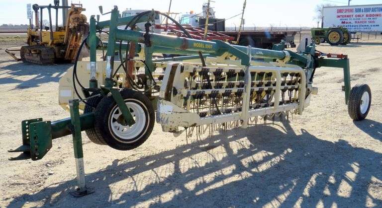 V-934 LMC Twin Hay Rake - Pickett Auction Service
