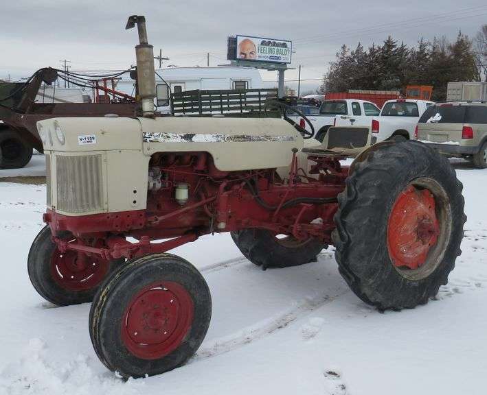 V-1159 1962 Case Triple Range Drive Tractor - Pickett Auction Service