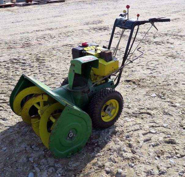 V-722 John Deere 1032 Snow Blower - Pickett Auction Service