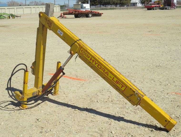 W-164 Hydra-Lift Cherry Picker - Pickett Auction Service