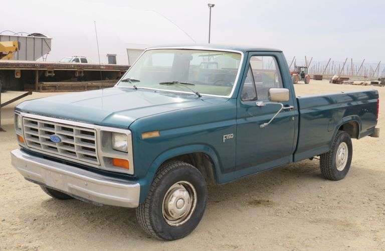 W-1077 1985 Ford F-150 Green Pickup - Pickett Auction Service
