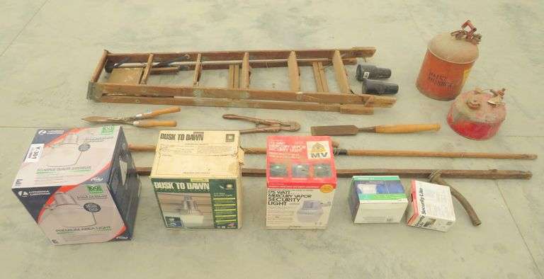 Y-301 Exterior Lights + Ladder + Gas Cans - Pickett Auction Service