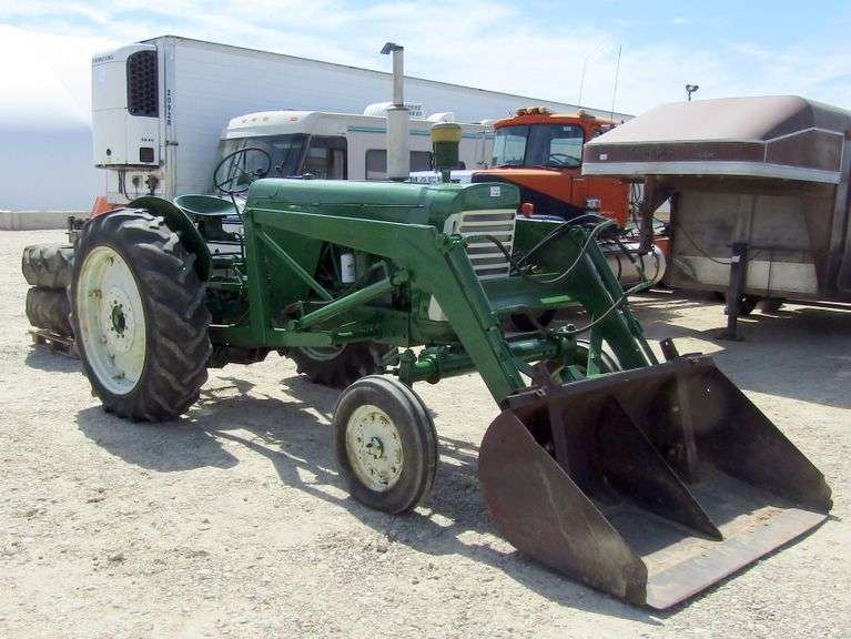 Y-1378 1961 Oliver 770 Diesel Tractor - Pickett Auction Service
