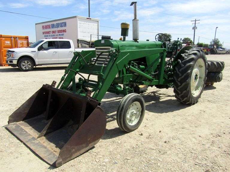 Y-1378 1961 Oliver 770 Diesel Tractor - Pickett Auction Service