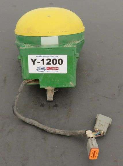 Y-1200 John Deere GPS Receiver - Pickett Auction Service
