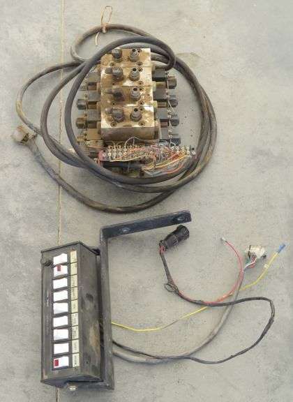 Y-1608 Hydraulic Valve Bank + Control Box - Pickett Auction Service