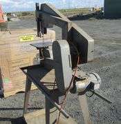 E-160 Dupli-Carver Band Saw - Pickett Auction Service