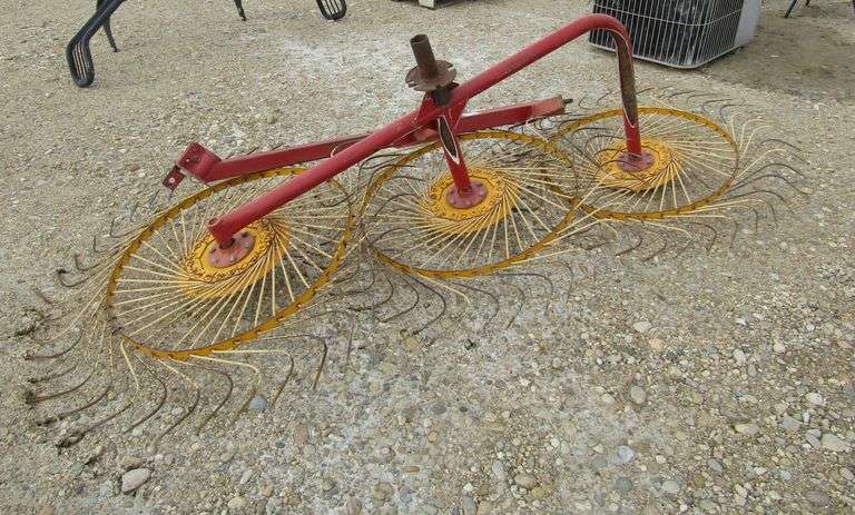 A-733 3-Point Hay Turner - Pickett Auction Service