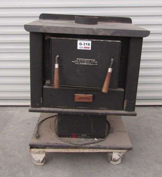 G-318 Arrow Wood Stove - Pickett Auction Service