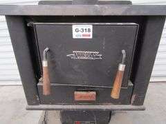 G-318 Arrow Wood Stove - Pickett Auction Service