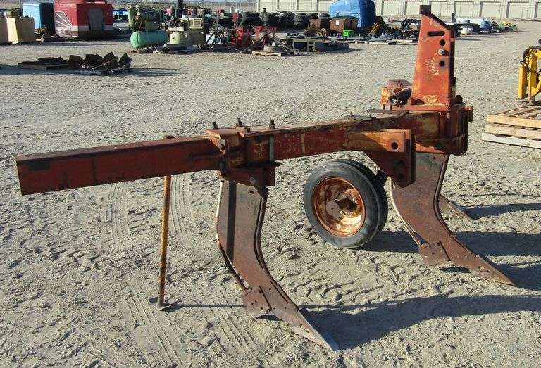 B-1358 3-Point Ripper - Pickett Auction Service