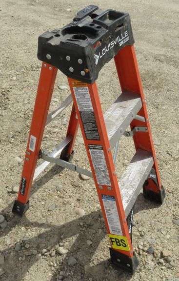 D-182 Louisville Step Ladder - Pickett Auction Service