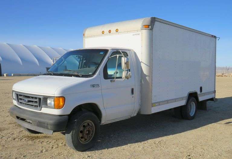 D-330 2003 Ford Econoline Box Van - Pickett Auction Service