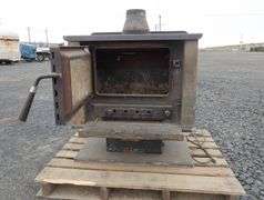 C-228 Arrow Wood Stove - Pickett Auction Service