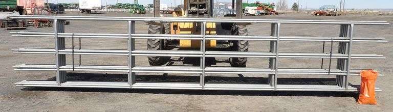 C-380 (10) 20' Continuous Rail Fencing - Pickett Auction Service