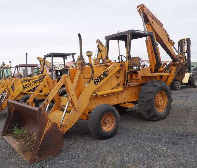 C-697 Case 680E Backhoe Construction King - Pickett Auction Service