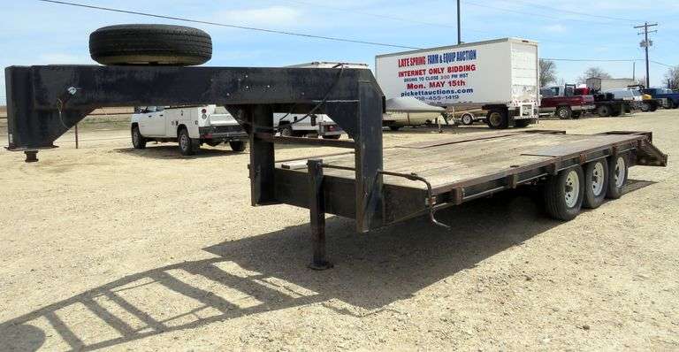 D-1357 Flatbed 5th Wheel Trailer - Pickett Auction Service