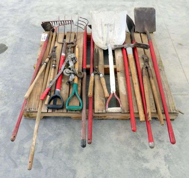 D-848 Hand / Garden Tools - Pickett Auction Service