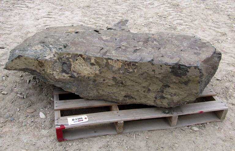 D-1305 Landscape Boulder - Pickett Auction Service