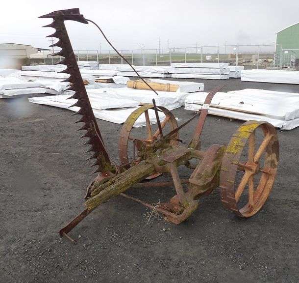 C-527 Horse Drawn Sycamore Hay Sickle - Pickett Auction Service