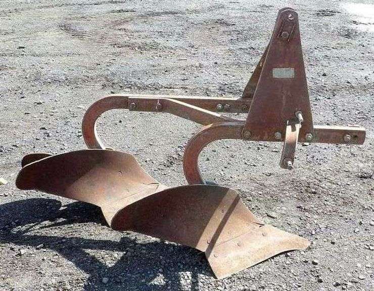 C-512 Dearborn 2 Bottom Plow - Pickett Auction Service
