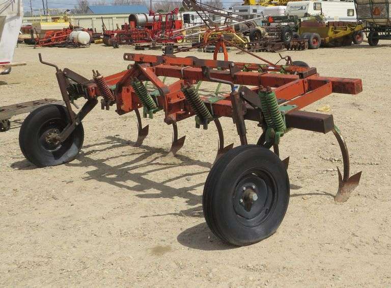 D-1227 3-Point 5 Row Corrugator - Pickett Auction Service