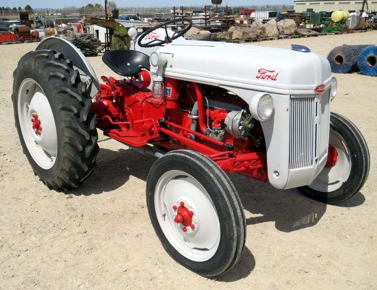D-1421 1948 Ford 8N Tractor - Pickett Auction Service