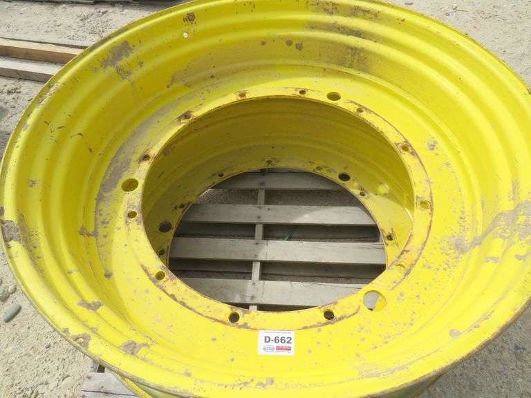 D-662 John Deere Wheels - Pickett Auction Service