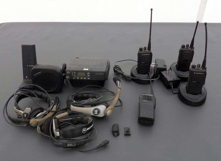 D-801 Motorola MT Series Radios - Pickett Auction Service