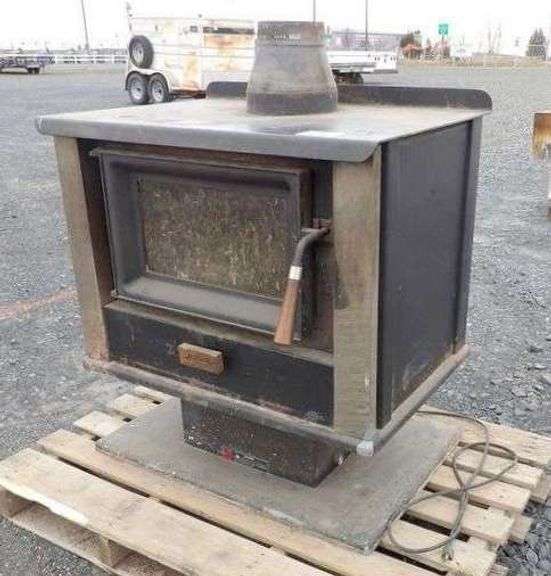 C-228 Arrow Wood Stove - Pickett Auction Service