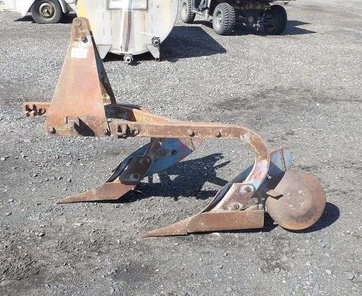 C-512 Dearborn 2 Bottom Plow - Pickett Auction Service